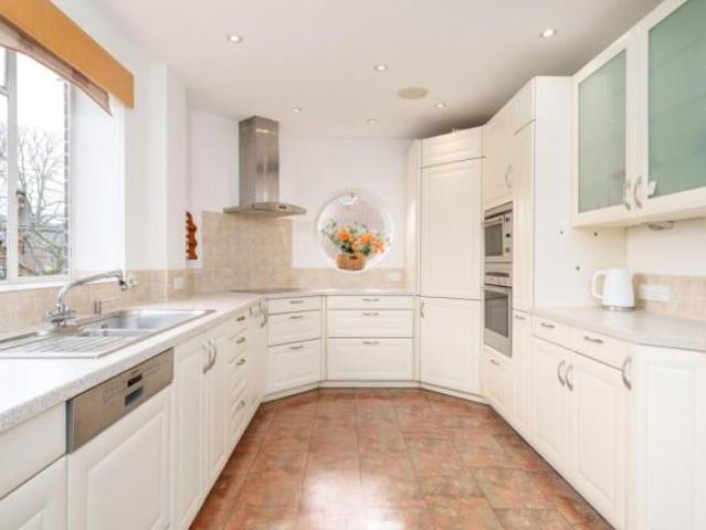 3 bedroom flat for sale in Fairacres, Roehampton Lane, SW15