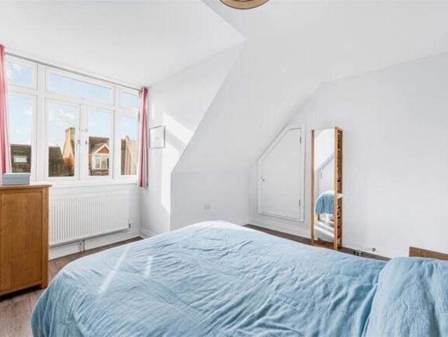 3 bedroom flat for sale in Faraday Road, Acton, London, W3