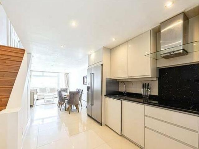 3 bedroom flat for sale in Finchley Road London NW3