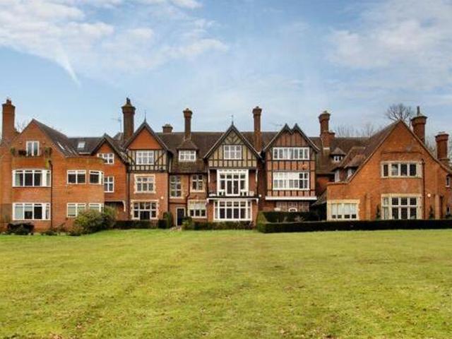 3 Bedroom Flat For Sale In Four Elms