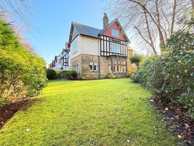 3 bedroom flat for sale in Flat 1, 2 Langcliffe Avenue, Harrogate HG2 8JQ, HG2