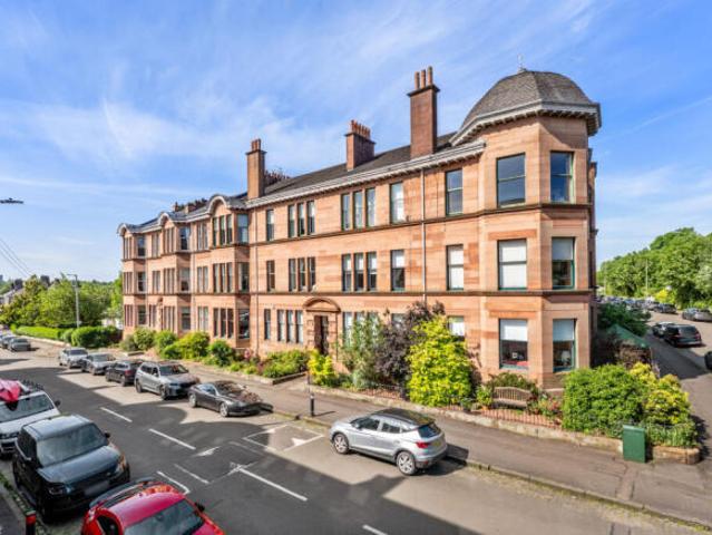 3 bedroom flat for sale in Flat 2/ 4 Dolphin Road, Pollokshields, G41 4LE, G41