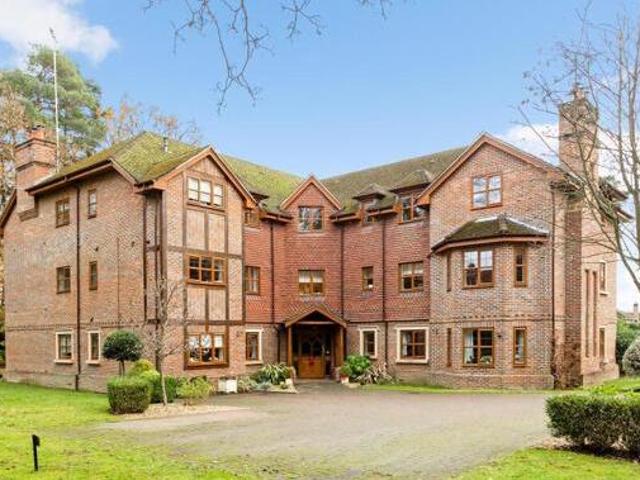 3 Bedroom Flat For Sale In Fleet