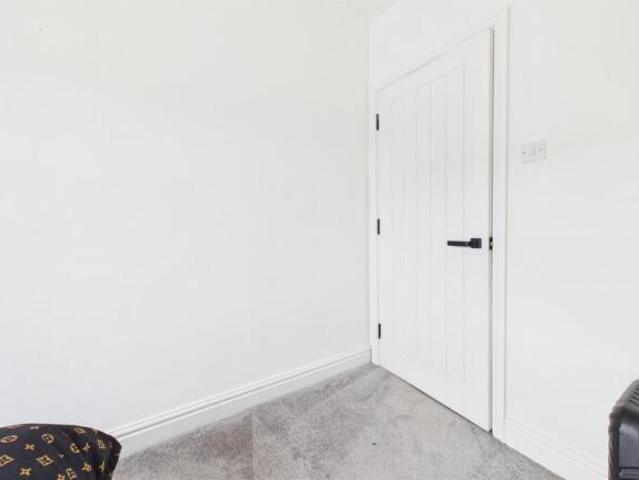 3 bedroom flat for sale in Freehold Block Of 3 Flats | GL1
