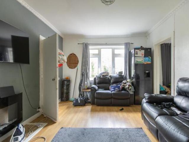3 bedroom flat for sale in Glencroft Road, Glasgow, G44