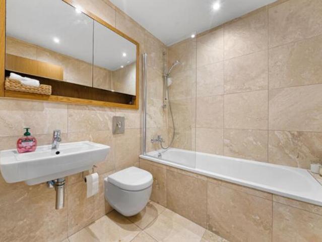 3 bedroom flat for sale in Grove Road, Harrogate, HG1