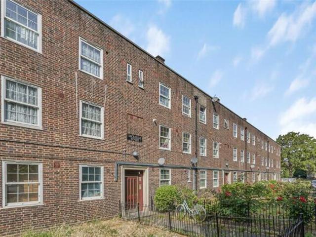 3 bedroom flat for sale in Gracefield Gardens, London, SW16