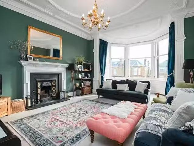 3 Bedroom Flat For Sale In Granby Road, Newington, Edinburgh.