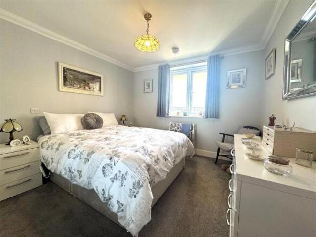 3 bedroom flat for sale in Grand Parade, Eastbourne, East Sussex, BN21