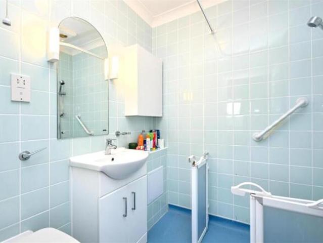 3 bedroom flat for sale in Grassington Road, Eastbourne, BN20