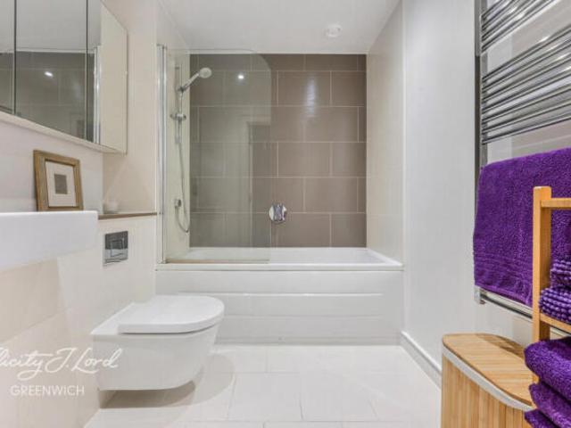3 bedroom flat for sale in Greenwich, London SE10
