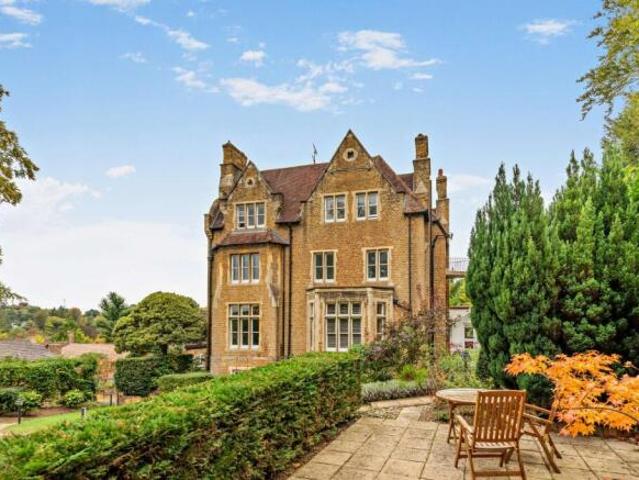 3 bedroom flat for sale in Guildown Road, Guildford, Surrey, GU2