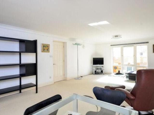 3 bedroom flat for sale in Hampton Court, Rotherhithe, London, SE16