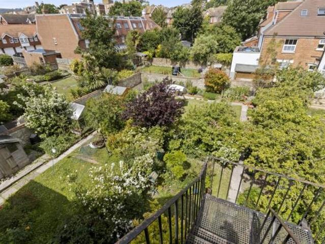 3 bedroom flat for sale in Hartfield Road, Eastbourne, BN21
