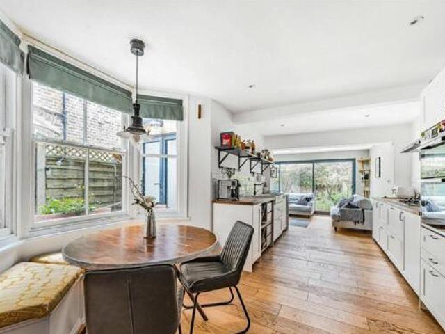 3 Bedroom Flat For Sale In Harin, London