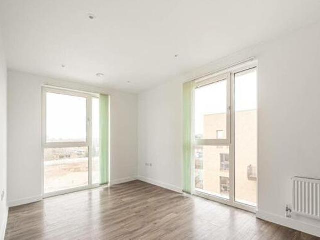 3 Bedroom Flat For Sale In Hendon, London