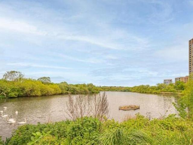 3 Bedroom Flat For Sale In Hendon, London