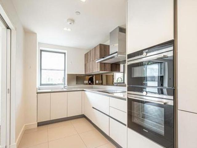 3 Bedroom Flat For Sale In Hendon, London