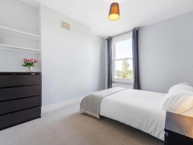 3 bedroom flat for sale in Herne Hill Road, SE24