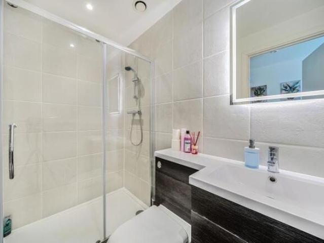 3 bedroom flat for sale in Hillreach, Woolwich, Greater London, SE18