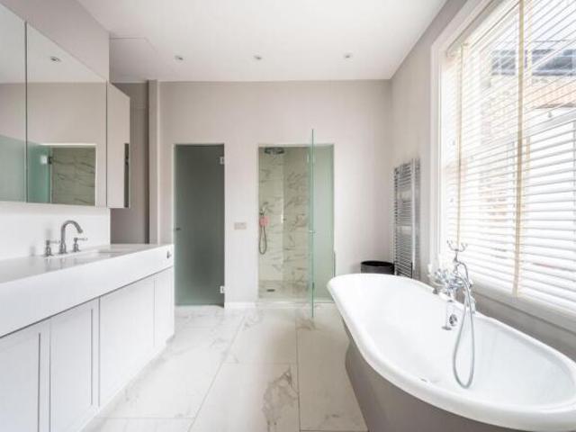3 bedroom flat for sale in Holland Park Gardens, Holland Park, London, W14