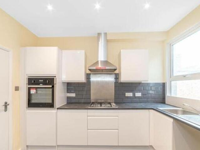 3 Bedroom Flat For Sale In Hornsey, London