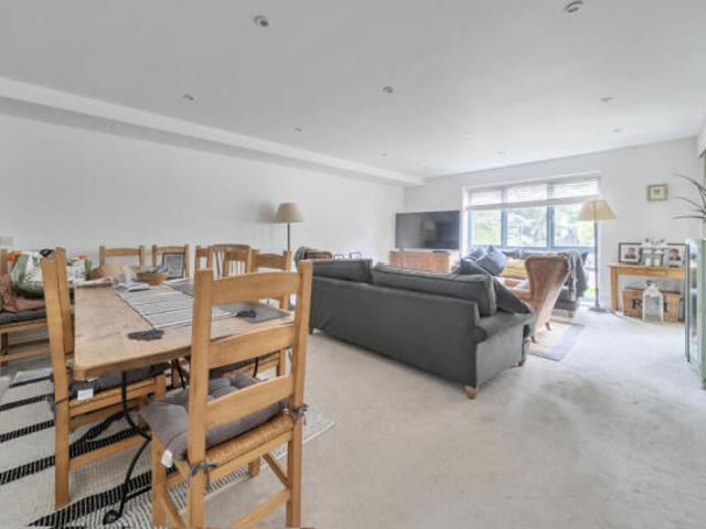 3 bedroom flat for sale in Humphris Place, Cheltenham, GL53