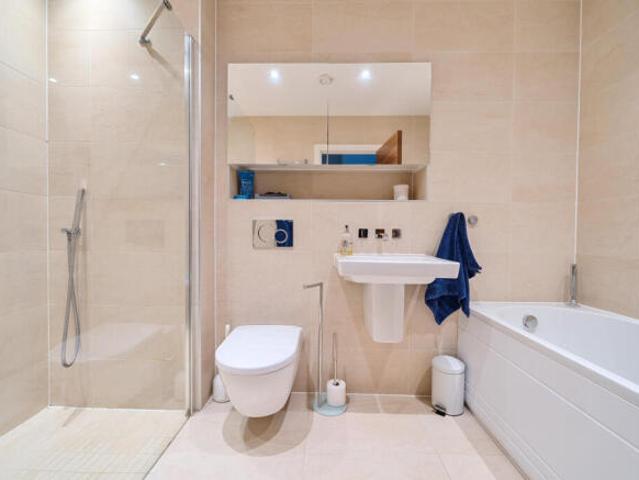 3 bedroom flat for sale in Humphris Place, Cheltenham, GL53