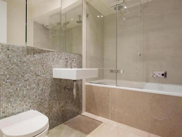 3 bedroom flat for sale in John Street, London WC1N