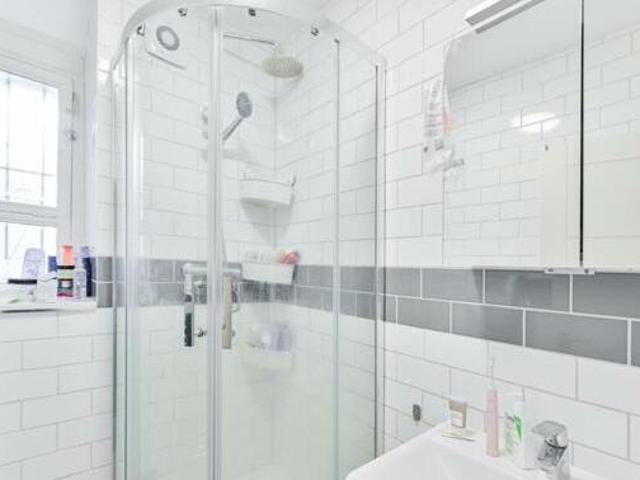 3 Bedroom Flat For Sale In Kennington, London