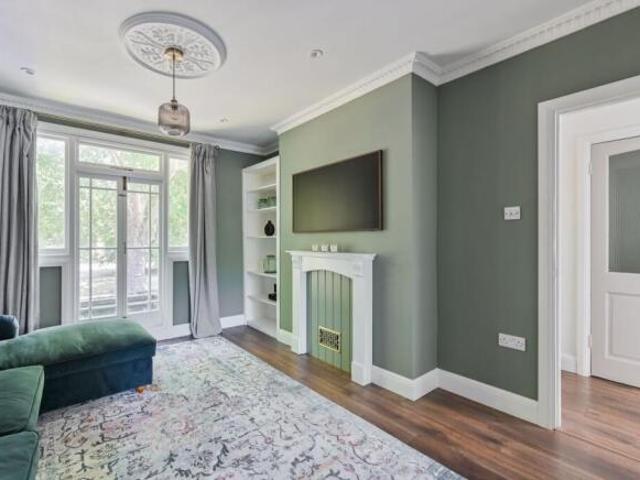 3 bedroom flat for sale in Kingdene Cottage, Lower Green West, Mitcham, CR4