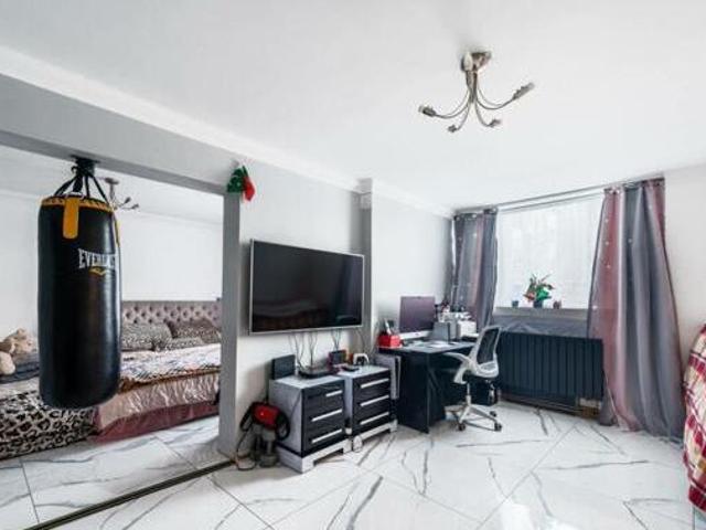 3 Bedroom Flat For Sale In Kilburn, London