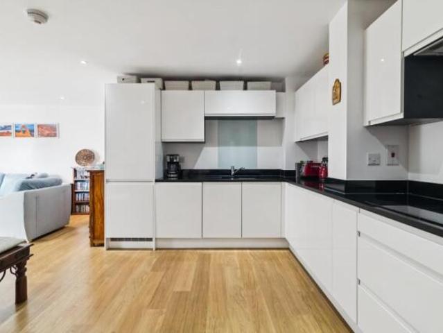 3 bedroom flat for sale in Knightley Walk, Wandsworth, SW18
