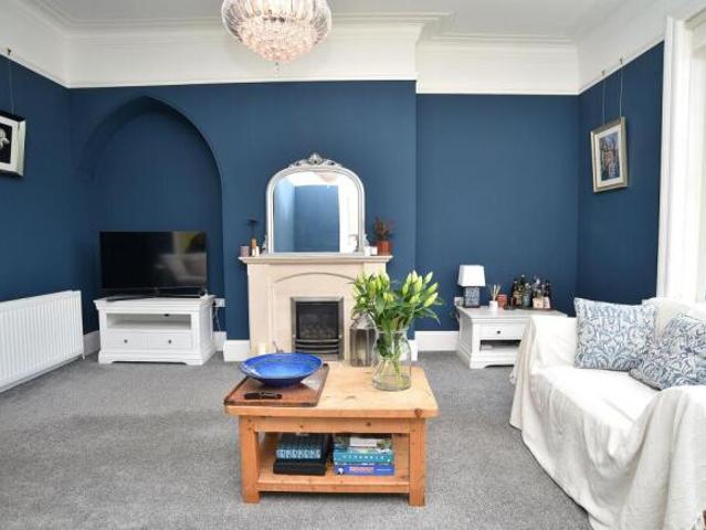 3 bedroom flat for sale in Langcliffe Avenue, Harrogate, HG2