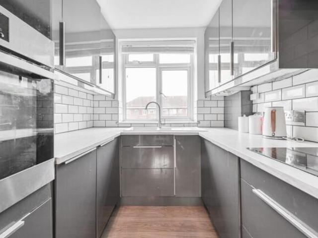 3 bedroom flat for sale in Lansdowne Gardens, Stockwell, London, SW8