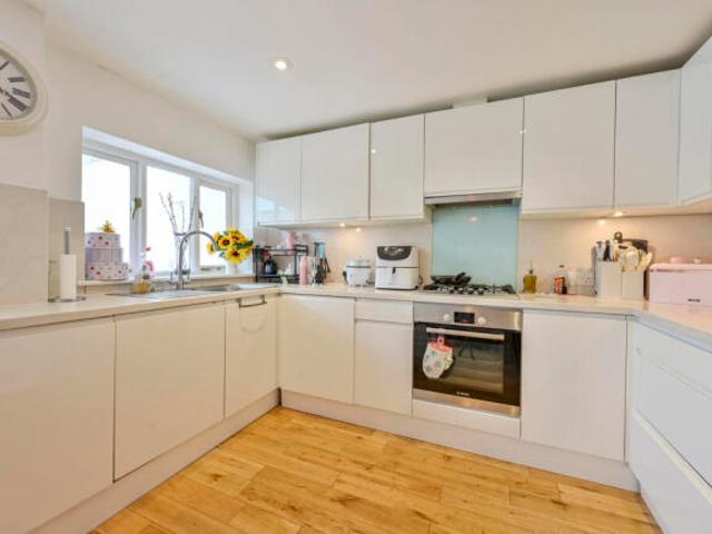 3 bedroom flat for sale in Lacy Road, West Putney, London, SW15