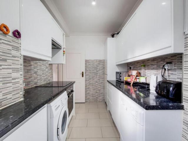 3 bedroom flat for sale in Latymer Court, Hammersmith Road, Hammersmith, W6