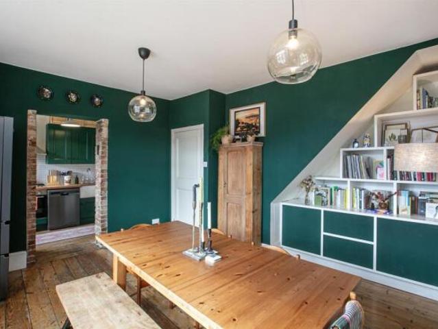 3 bedroom flat for sale in Lausanne Road, Nunhead, SE15