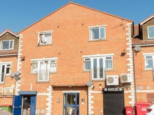 3 Bedroom Flat For Sale In Leeds, West Yorkshire