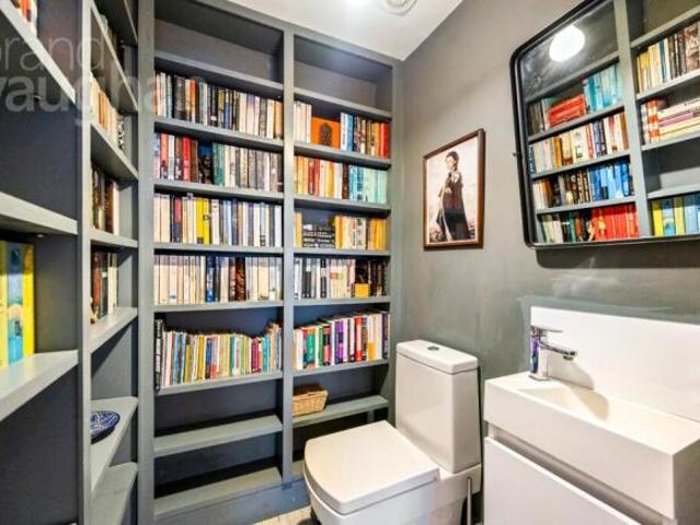 3 bedroom flat for sale in Lewes Crescent, Brighton, East Sussex, BN2
