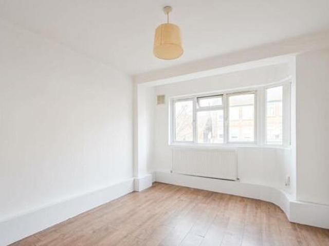 3 Bedroom Flat For Sale In Leyton, London