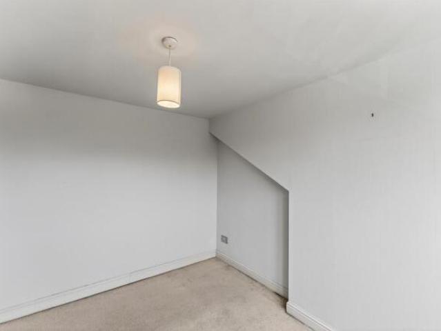 3 bedroom flat for sale in Lilleshall Road, Morden, SM4