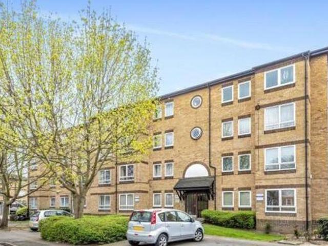 3 Bedroom Flat For Sale In London