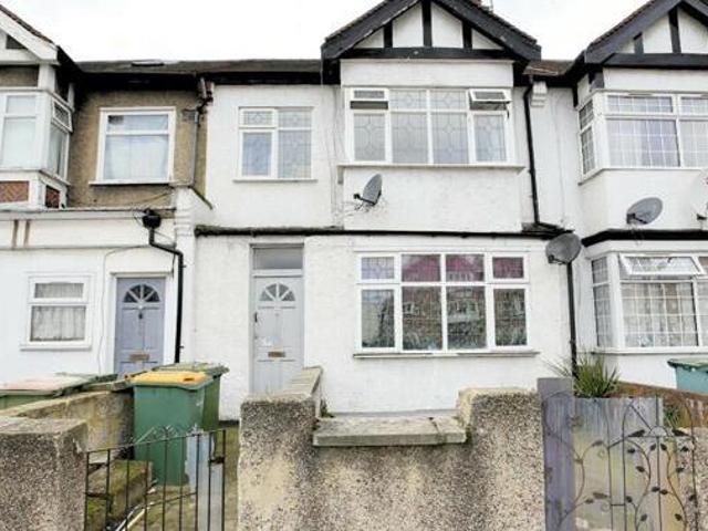 3 Bedroom Flat For Sale In London