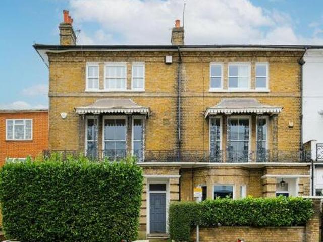 3 Bedroom Flat For Sale In London