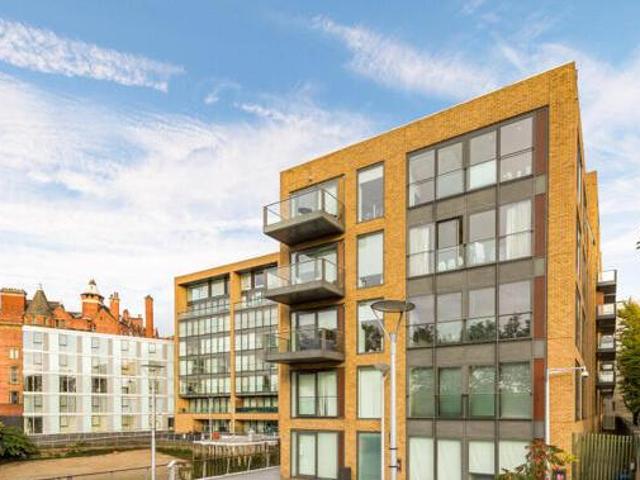 3 Bedroom Flat For Sale In London