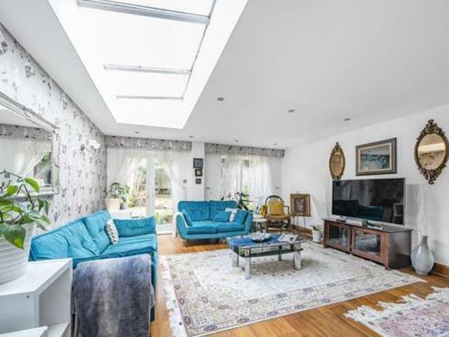 3 Bedroom Flat For Sale In London