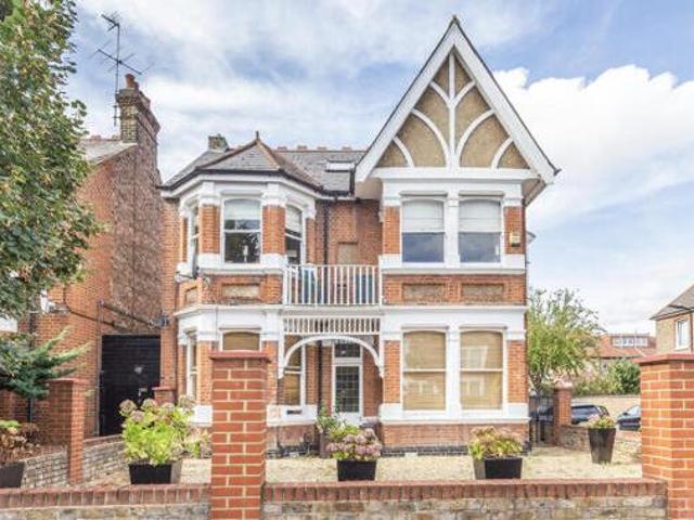 3 Bedroom Flat For Sale In London