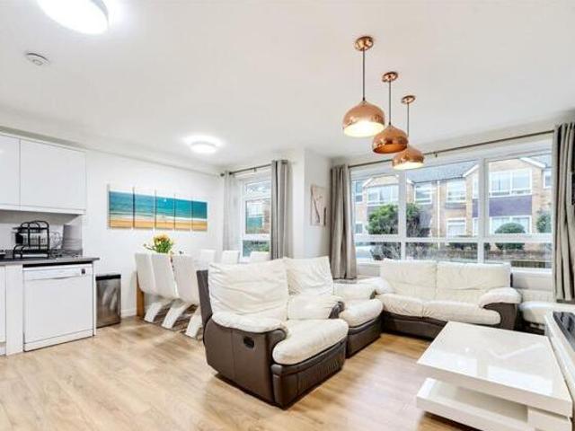 3 Bedroom Flat For Sale In London