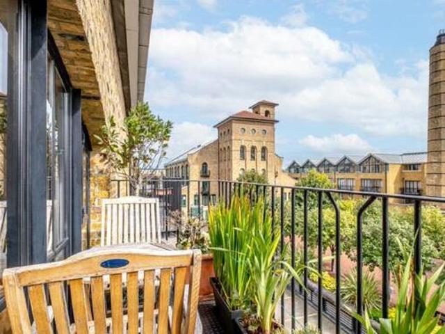 3 Bedroom Flat For Sale In London